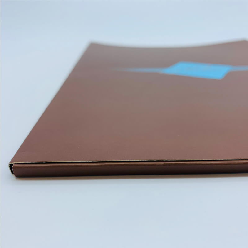 Custom folders flaps A4 with 5mm double crease + lock notch