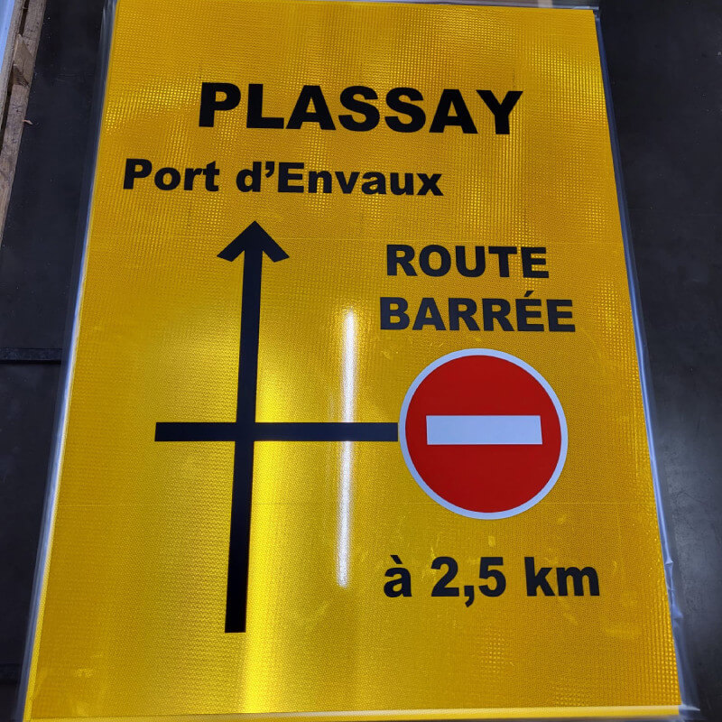 The Printer of yellow retroreflective temporary signs class 2